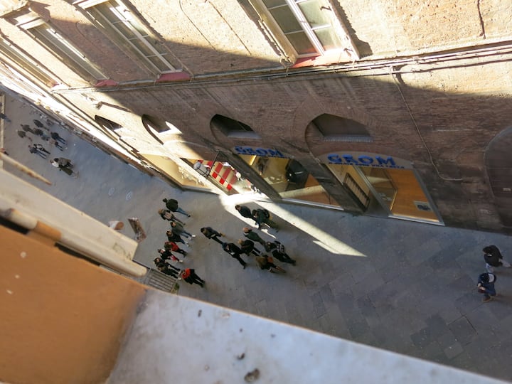 Super Central. View Of The Tower - Siena