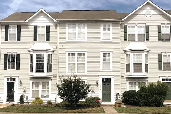 Homey & Spacious Townhouse Near Bethany Beach - Bethany Beach, DE