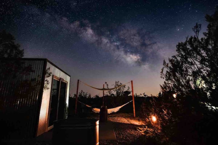 Tin Can @ Joshua's Treehouses + Pool & Hot Tub - California