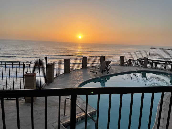 Ocean Views/ Jacuzzi / Heated Pool/ Beach Access - Rancho Santa Fe, CA