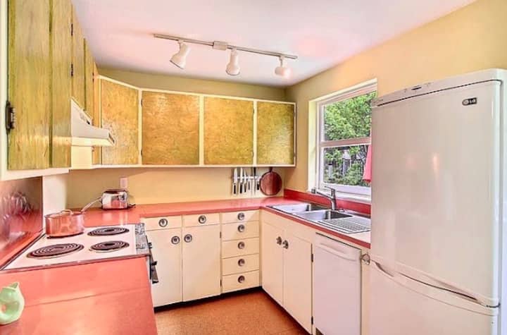 Cedargreen Cottage Your 2-br Seattle Retreat - Shoreline, WA