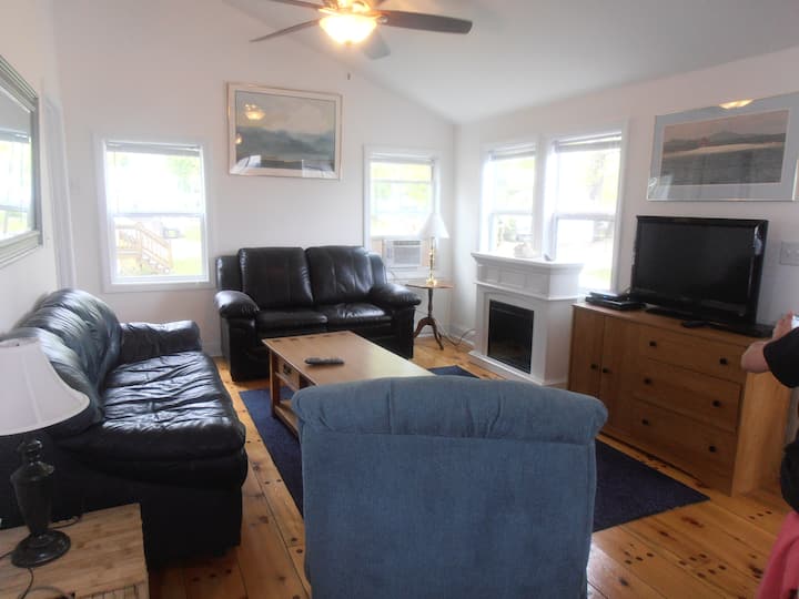 Colchester Point Cottage With Clean, Sandy Beach - Colchester, VT