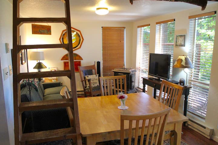 Herb's Place - Roaring River Bed & Breakfast - North Bend, WA