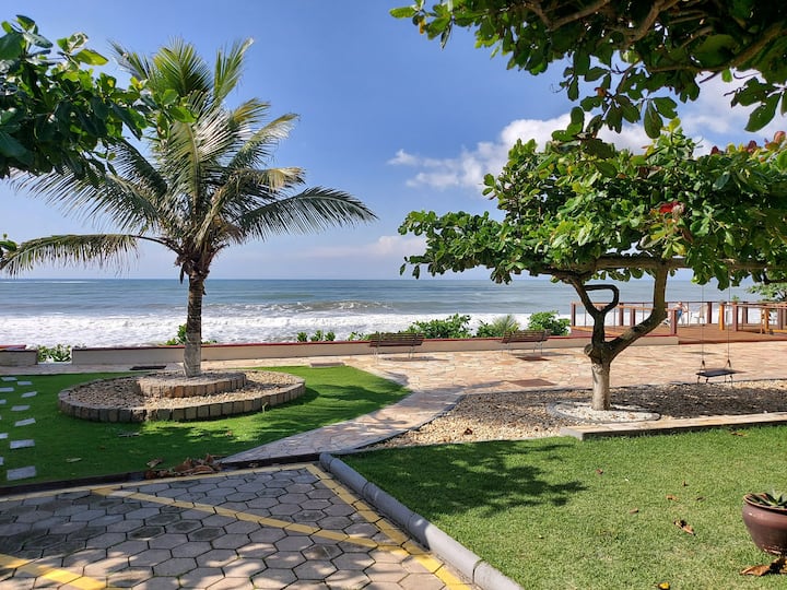Condomínio De Frente Para O Mar Com Piscina. - Barra Velha