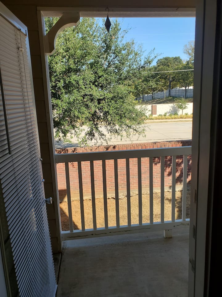 Lovely One-bedroom Apartment With Queen Size Bed - Denton, TX