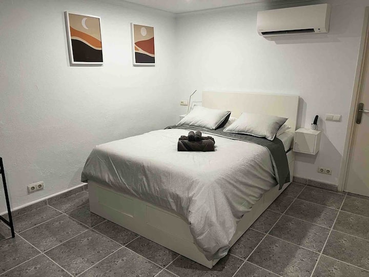 Cuarto Con Baño Privado, Cocina Privada Y A/c - Barcelona