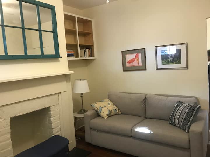 East Jones Street Cottage - Savannah, GA