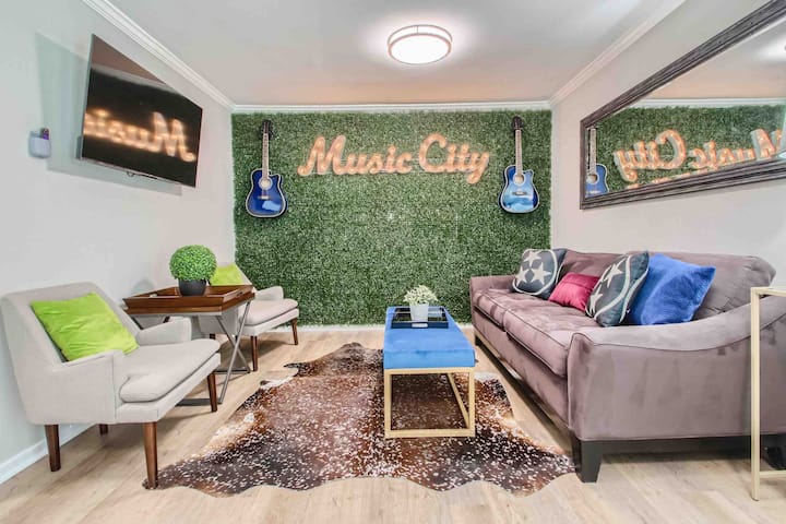 Pool View| Walk To Broadway|free Parking|king Bed - Nashville, TN