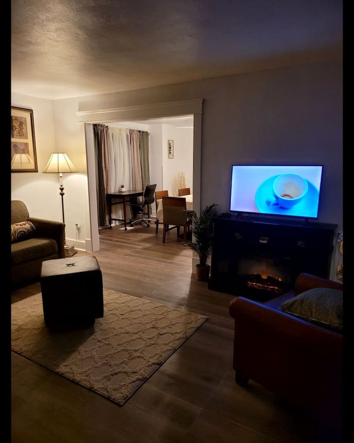 Leisure Cottage W/jacuzzi - Amherst, OH