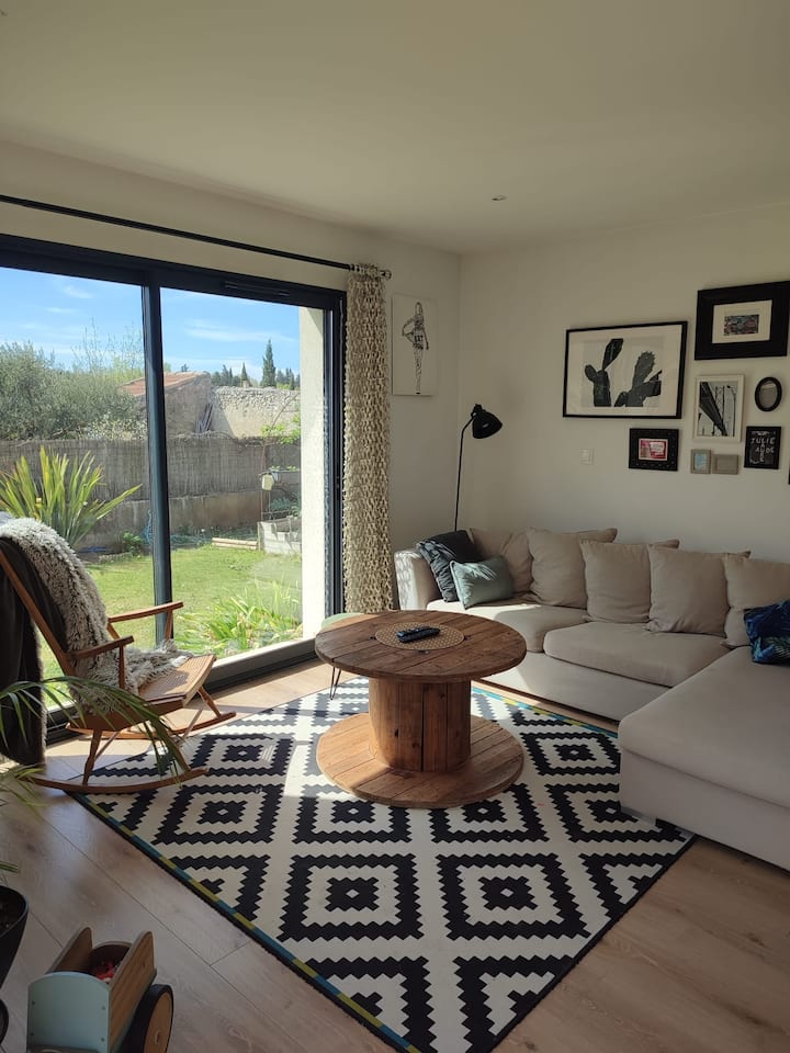Maison Lumineuse + Jardin, Proche Centre-ville - Le Thor