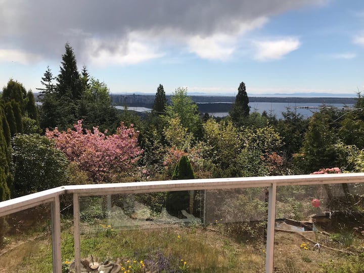 West Vancouver Private Bedroom - West Vancouver