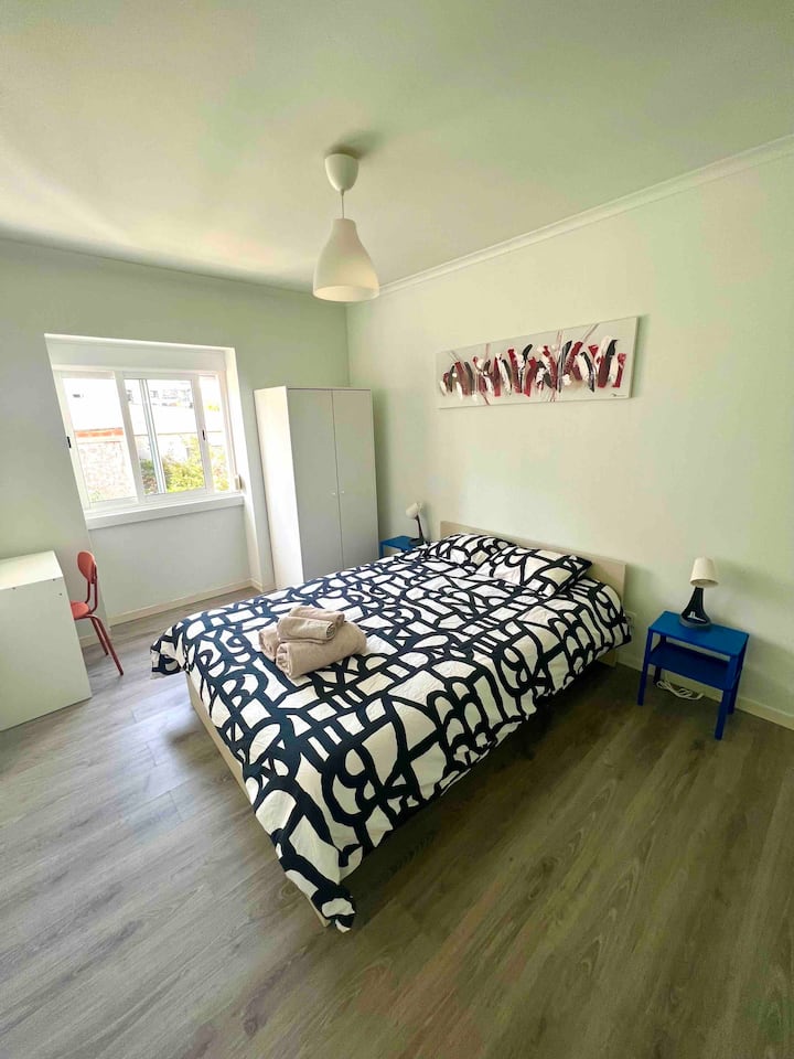 Double Room - Private Bathroom - Almada
