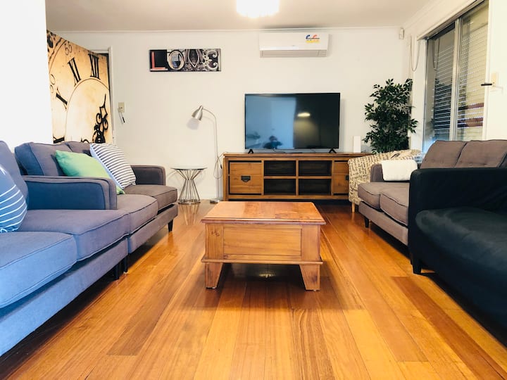 Biggs D124 Big Stay At Biggs 4 Bedrooms Sleeps 16 - Caroline Springs