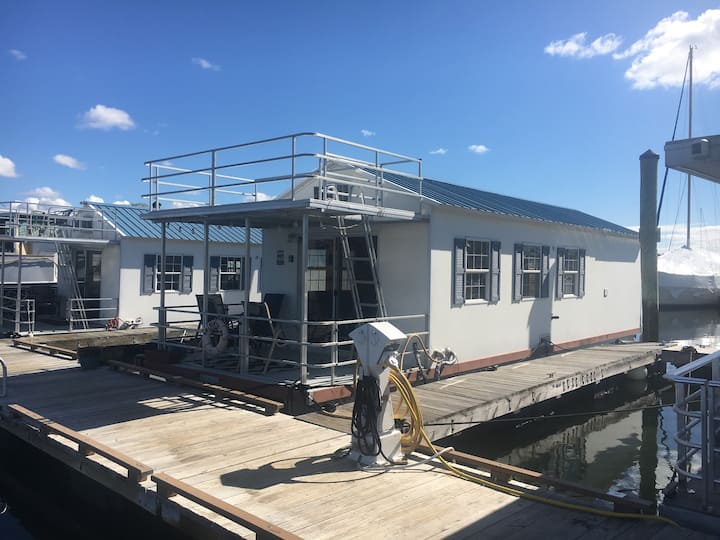 Fun Houseboat - Boston, MA