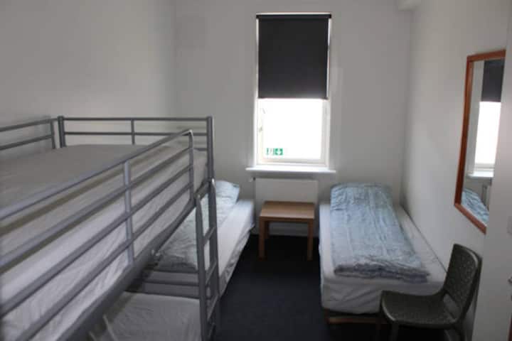 Byo Dorm Shared: 1 Bed Per Person (No Blankets) - Islande