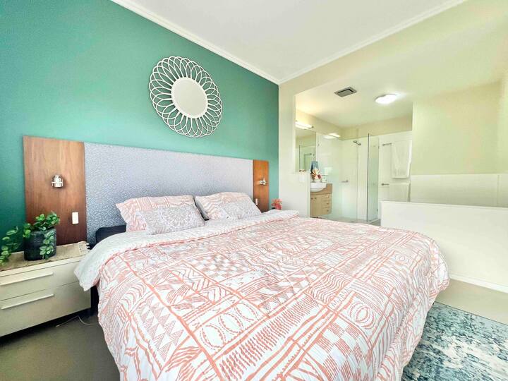 Summit’s Oasis Of The Sun - Airlie Beach