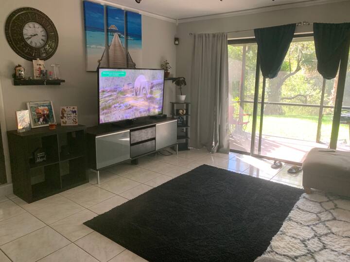 Beautiful 2 Bedroom Two-story Townhouse - Sunrise, FL
