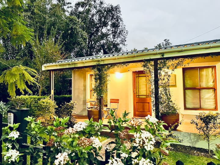 Exclusive Poolside Cottage In Prime Location - Swellendam