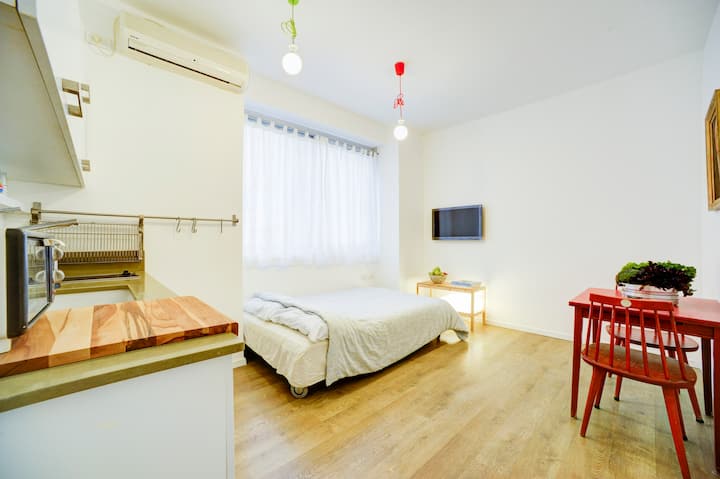 Chic Studio - Steps From The Beach! - Tel-Aviv