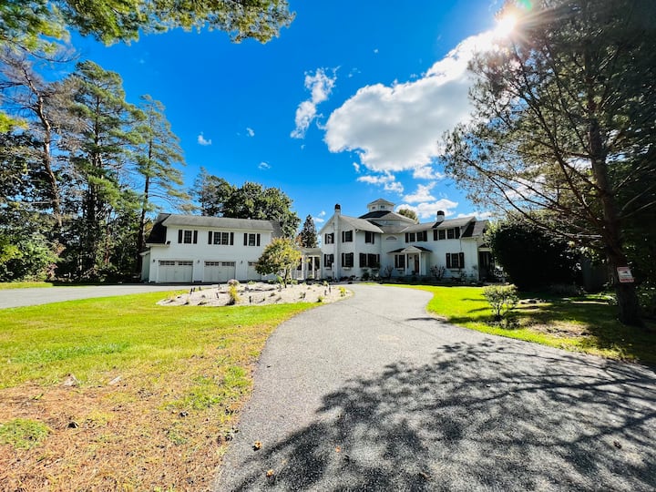 Berkshires Zen | Mountain Views & Private Porch - Berkshire County, MA