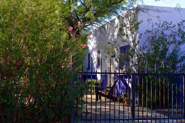 Sunny Garden Hideaway In Historic Downtown Tucson - 투손