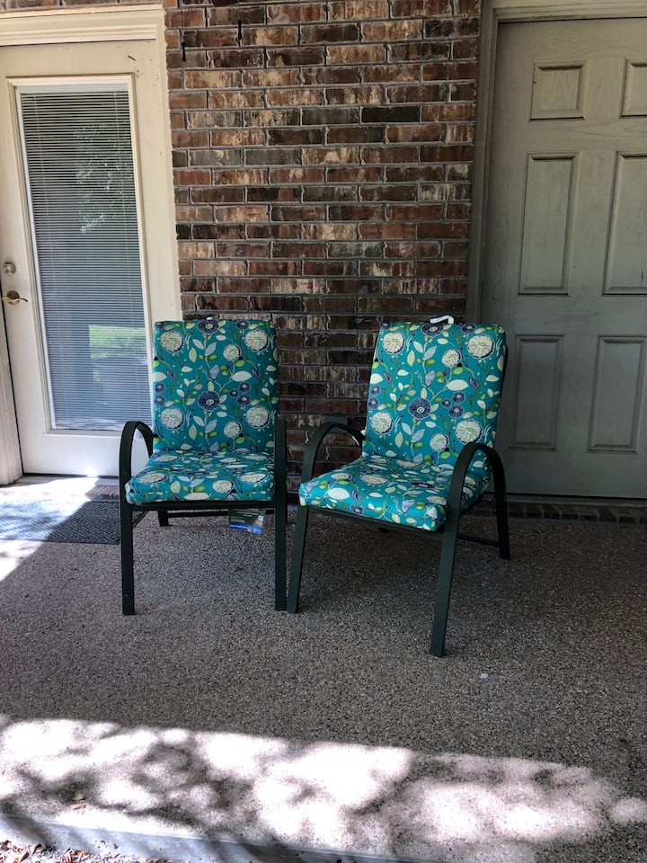 The Guest House - Bryan, TX