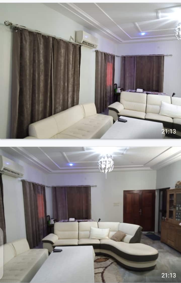 House 3 Offres: Rdc (Tarif Affiché) Studio+étage - Togo