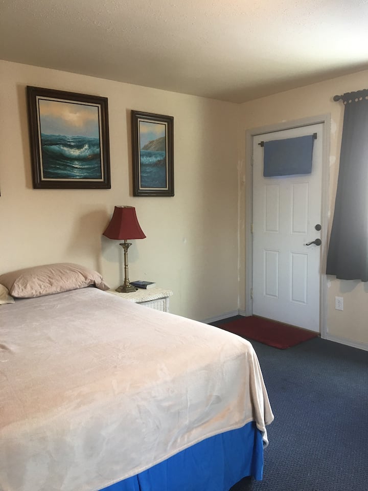 Private Dorm Style With Lake Access /Shared Bath - Palmer, AK