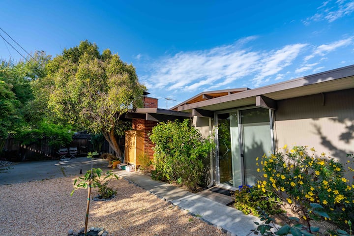 Spacious Business Suite With Serene Backyard View - Santa Clara, CA