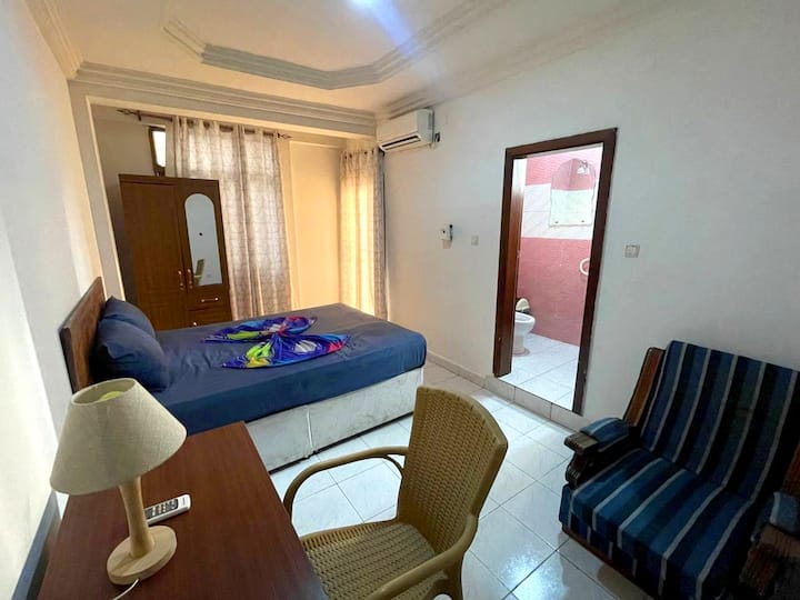 Chambre Privée Avec Salle De Bain Au Centre Ville, - Kinshasa