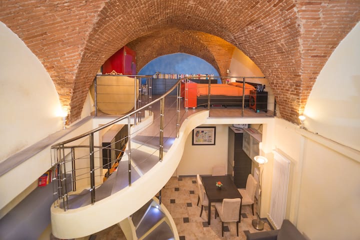 Stunning Loft In The Heart Of Prato - イタリア プラト