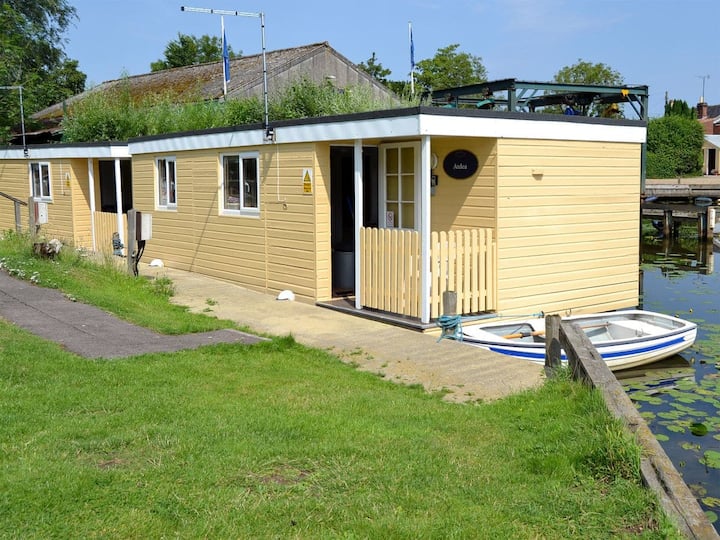 Houseboat Ardea Sleeps 4 Guests - Hickling Broad
