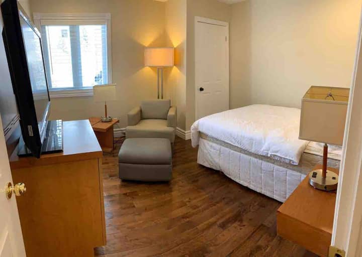 Big Luxury House For Big Group - Markham