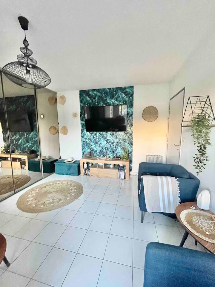Superbe Studio Au Calme Avec Piscine - Antibes