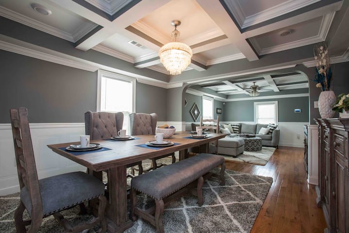 City View Spacious Luxury Modern New Orleans Home! - New Orleans, LA