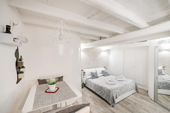 Enchanting Studio Apartment In Trastevere - Rome