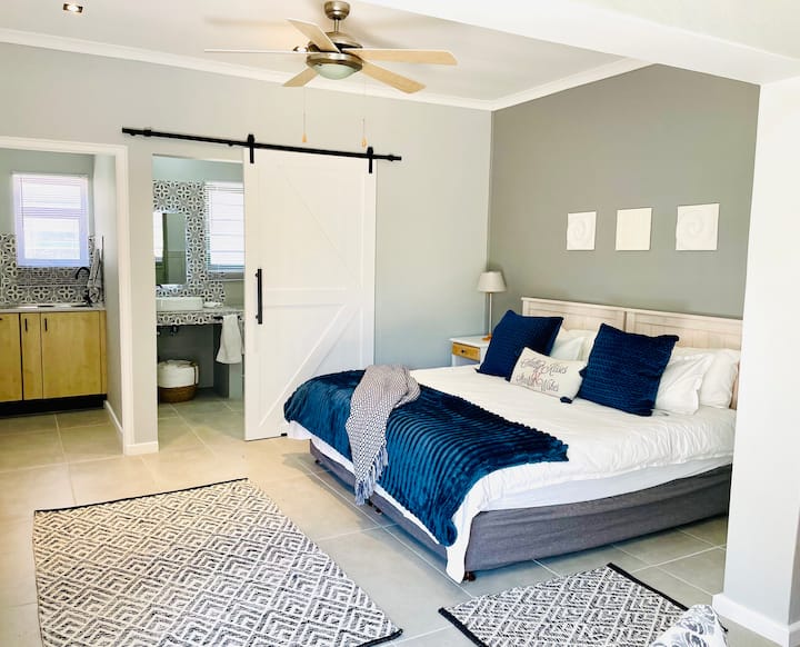 Selfcatering Periwinkle Room Sandra’s Guesthouse - Langebaan