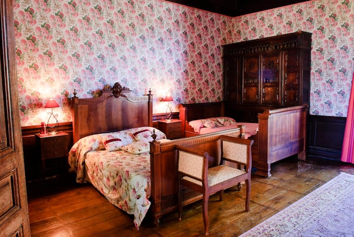 Hydrangea Suite At Chateau Ribagnac - Puy du Fou