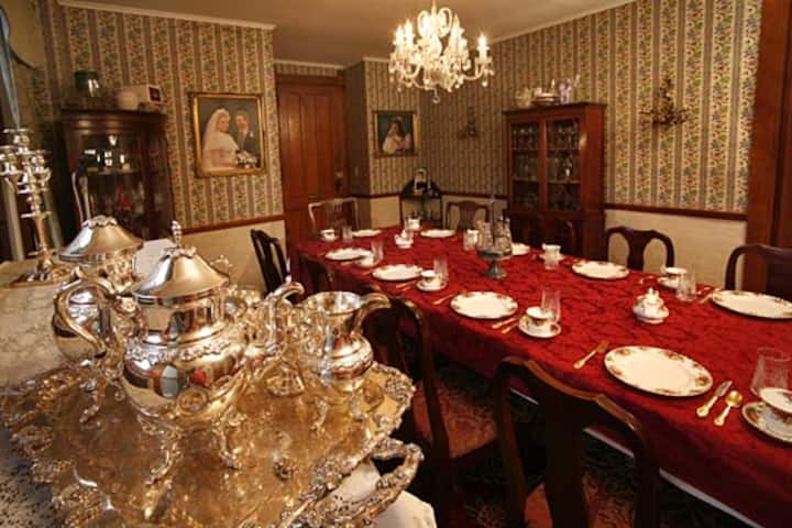 Historic B&b With Great Mtn Views - Margaretville, NY