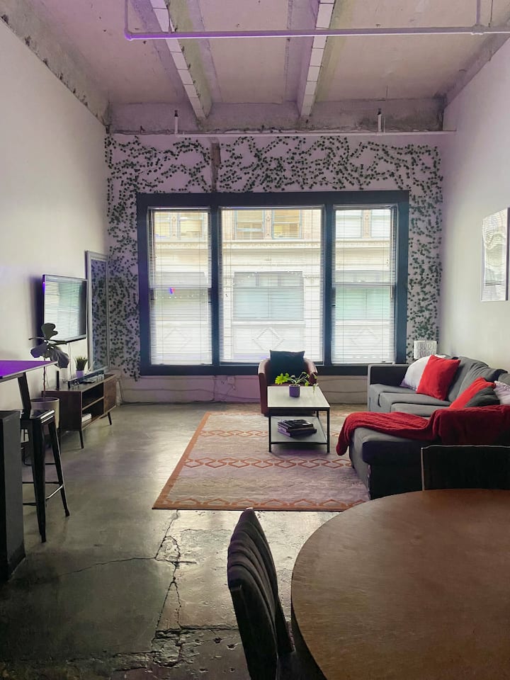 Large Spacious Loft Nearby Shops
Work & Live - Silver Lake, CA