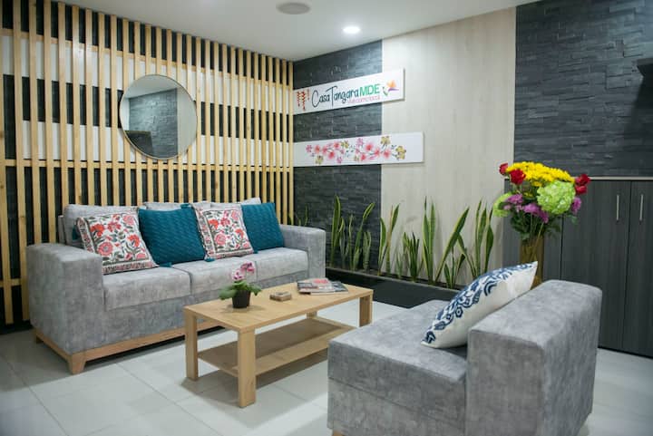 Linda Casa Con 6 Baños Y Ac Al Lado Del Metro - Medellín