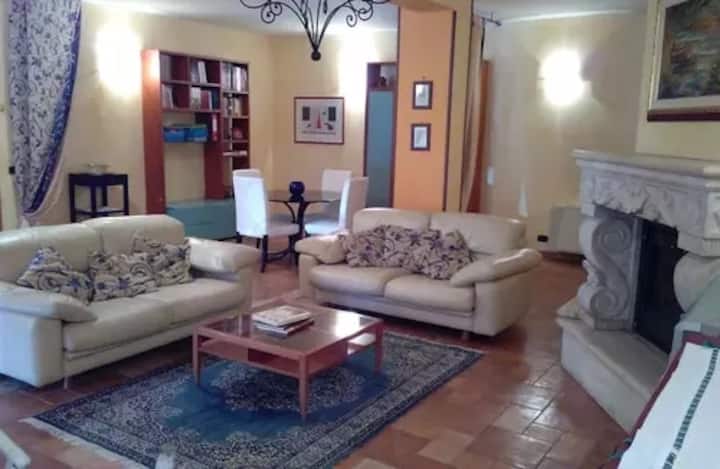 Domus Marianna - Appartamento In Villa - Aprilia