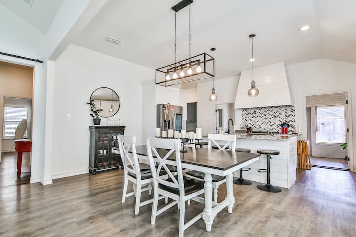 Salter House-spacious Modern Home W/self Check-in - Lubbock, TX