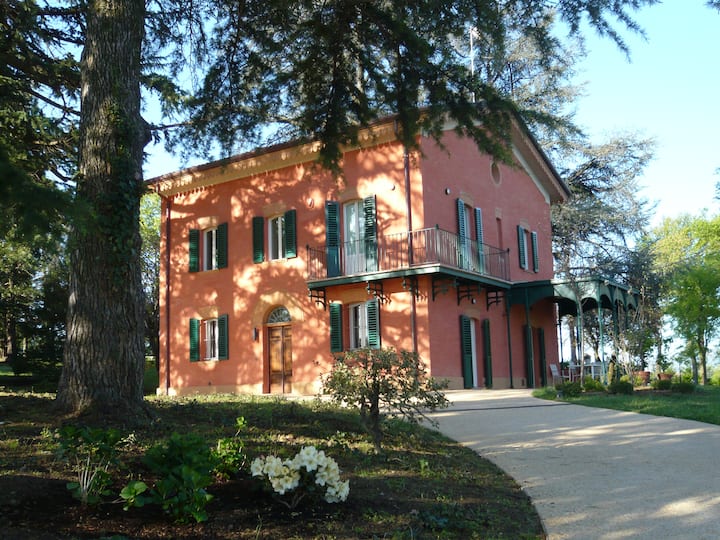 Top Floor Apartment In An Old Villa - Castel San Pietro Terme