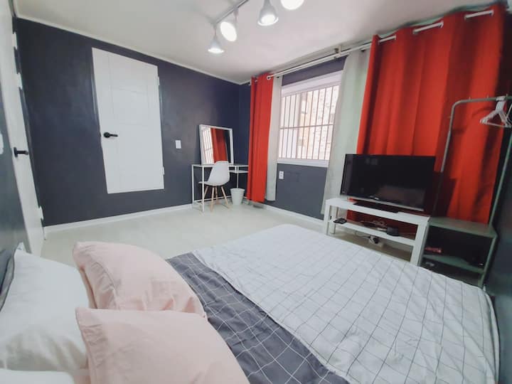 [SNU] 3 minutes to Seoul National University Station, Sharosu-gil ...