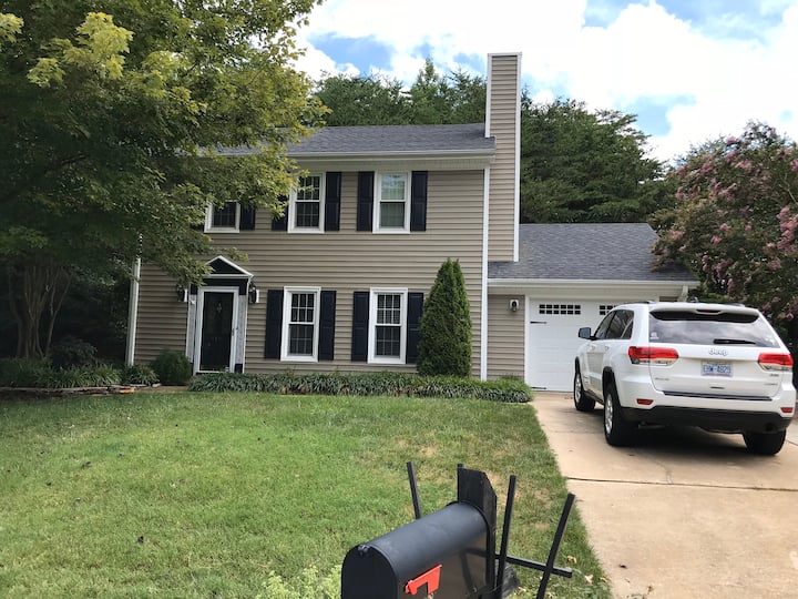 Great House For Furniture Business Rentals. - High Point