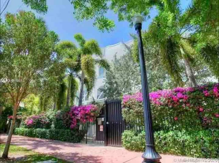 South Of 5th, Kitchen, King Bed, New Decor, Pool! - South Beach