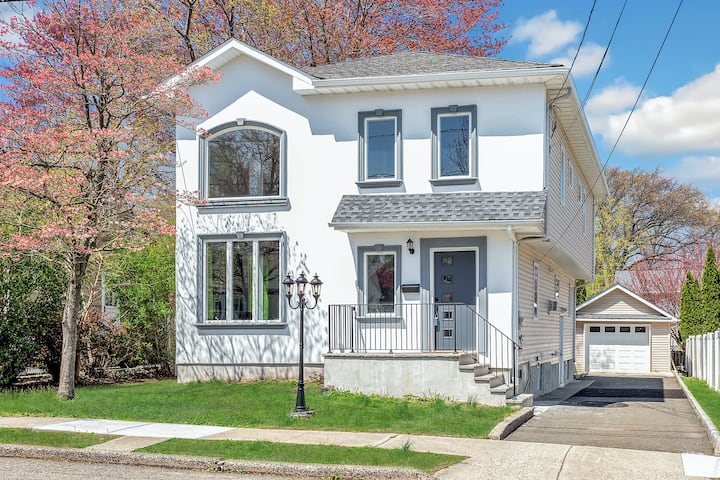 1gb Fiber House W/bsmt Suite Deck & Backyard - Paterson, NJ