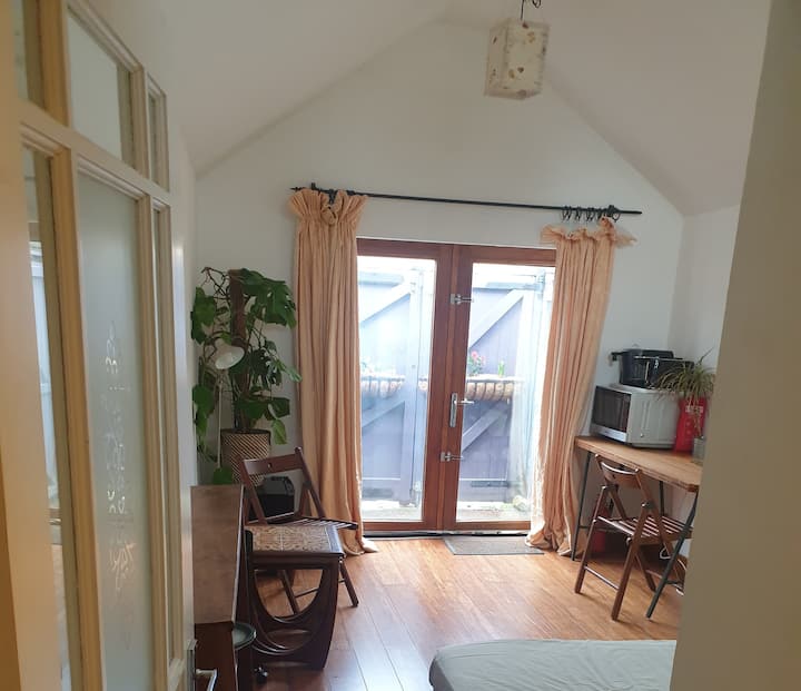 Ensuite Bedroom, Own Entrance/breakfast Facilities - London