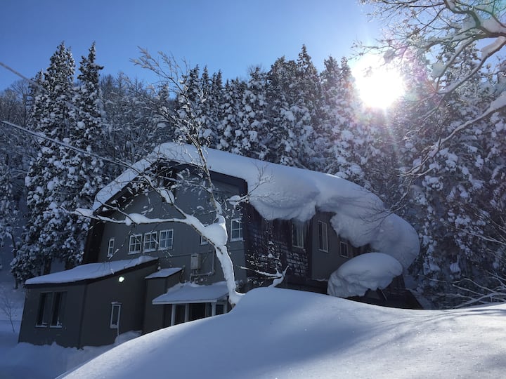 Chalet - 2 Single+3 Futon Beds - Share Bathroom - Hakuba